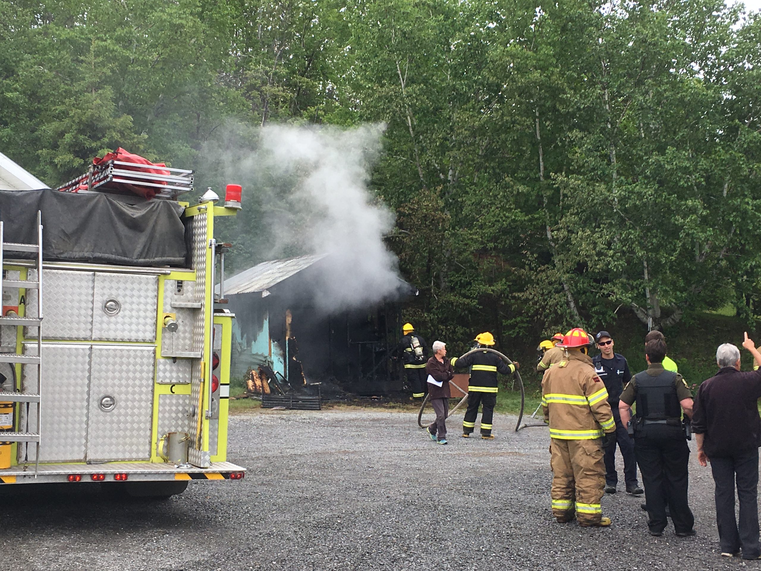 Cabanon en flammes au centre-ville de Gaspé