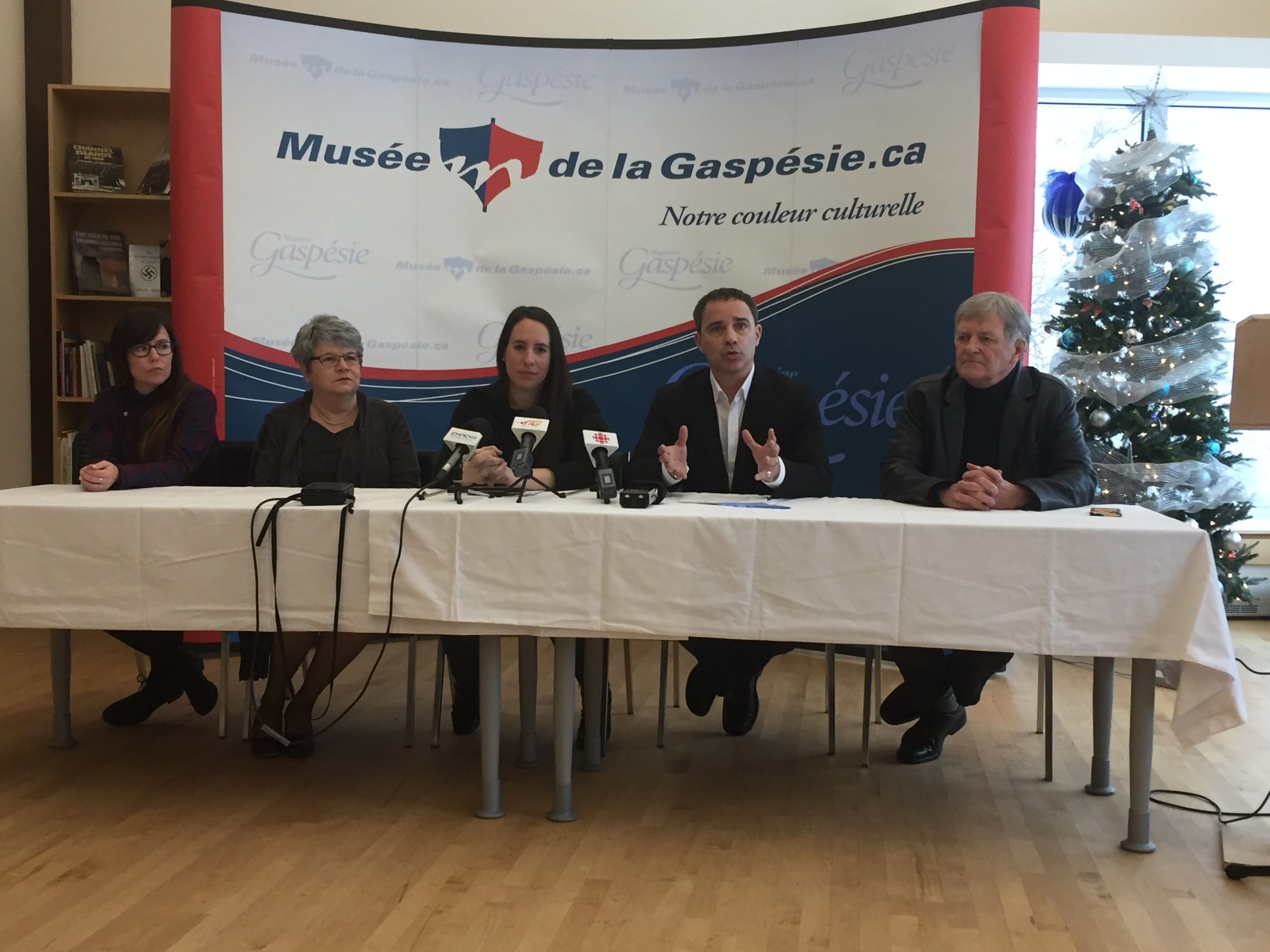 Première convention collective signée au Musée - Radio Gaspésie