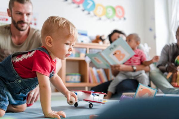 Les éducatrices en CPE acceptent l'offre de Québec - Radio Gaspésie